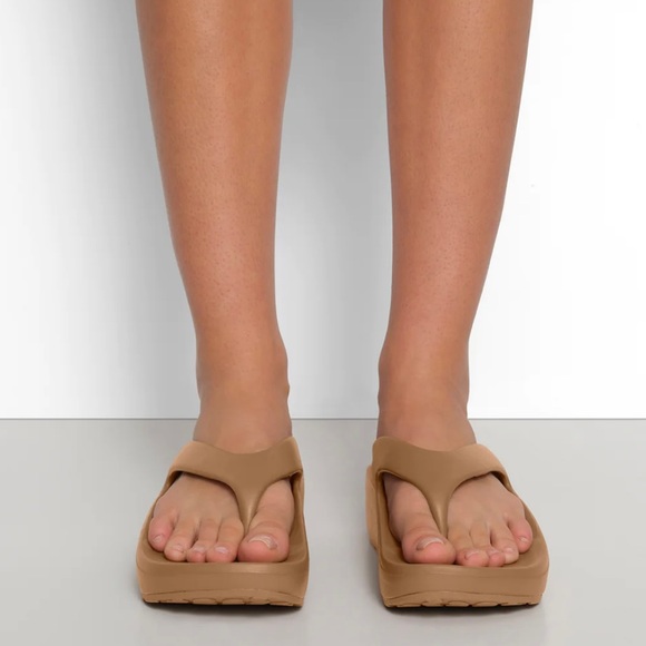 SKIMS | Shoes | Skims Molded Sandal | Poshmark